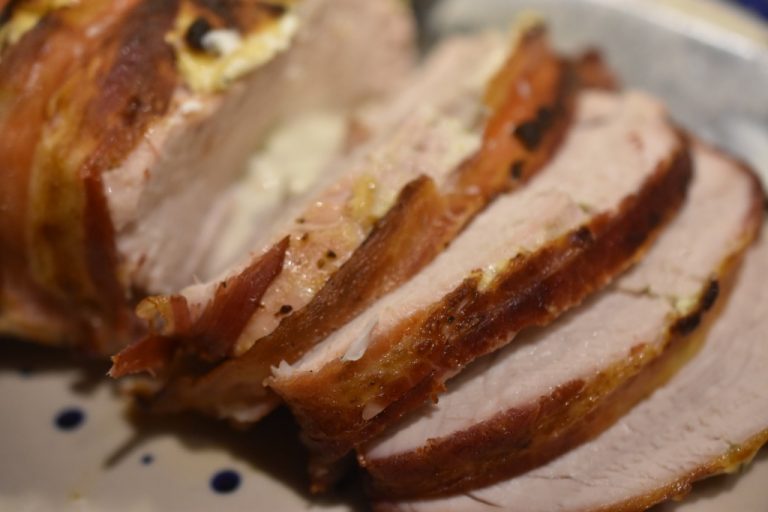 Fyldt kalkunbryst med bacon kalkun opskrift • nogetiovnen.dk