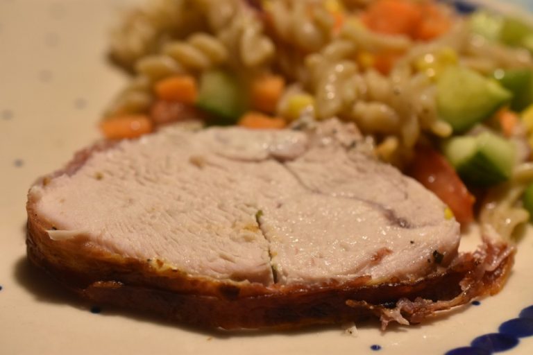 Fyldt kalkunbryst med bacon kalkun opskrift • nogetiovnen.dk