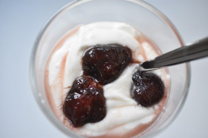 Yoghurt fromage med græsk yoghurt – dessert • nogetiovnen.dk