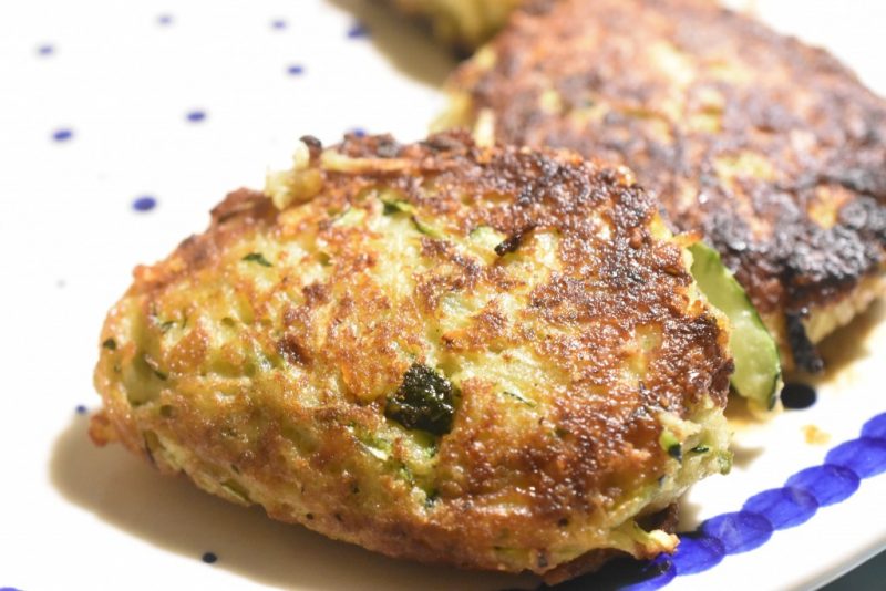 Squash frikadeller – sunde vegetar frikadeller nogetiovnen.dk