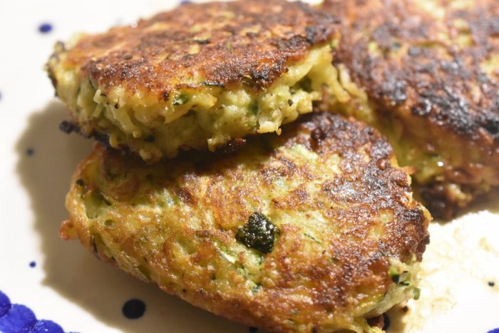 Squash frikadeller – sunde vegetar frikadeller nogetiovnen.dk