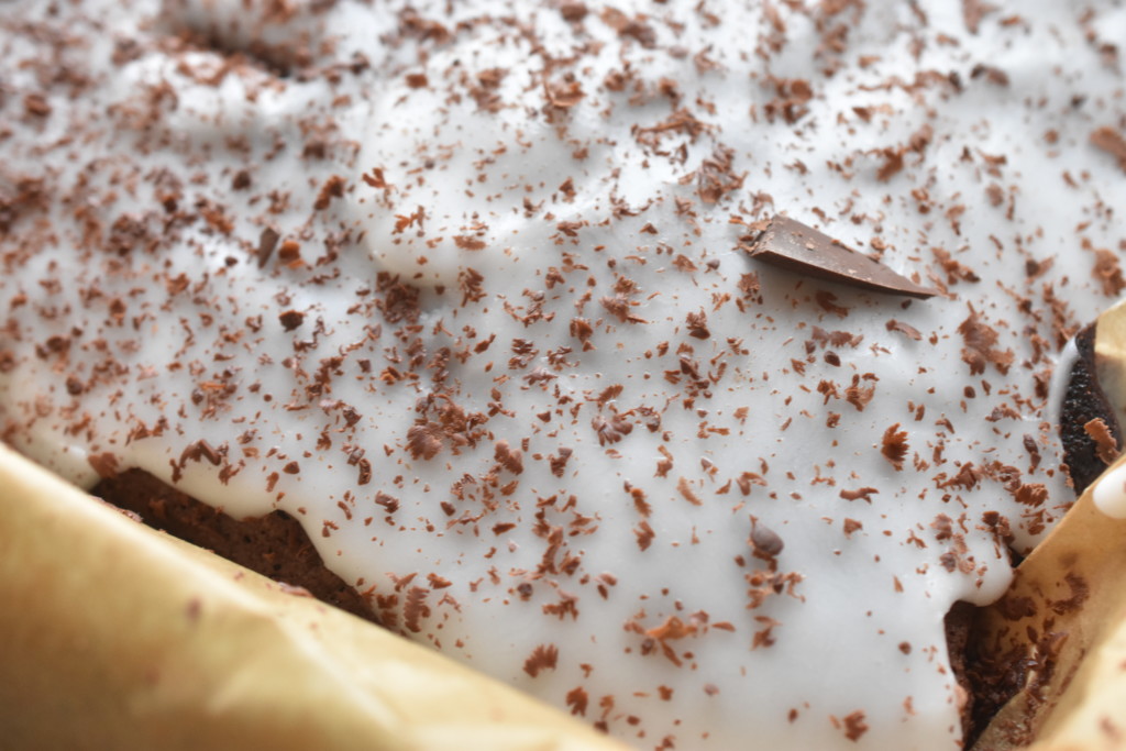 Chokoladekage med kaffe – nem kage opskrift • nogetiovnen.dk