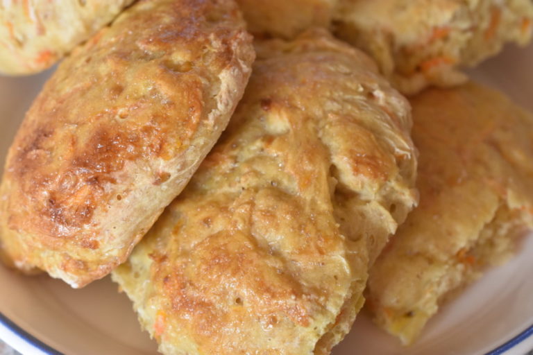 Gulerodsboller – grove boller med gulerødder nogetiovnen.dk