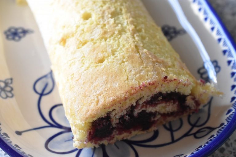 Roulade – opskrift på nem kage med syltetøj nogetiovnen.dk