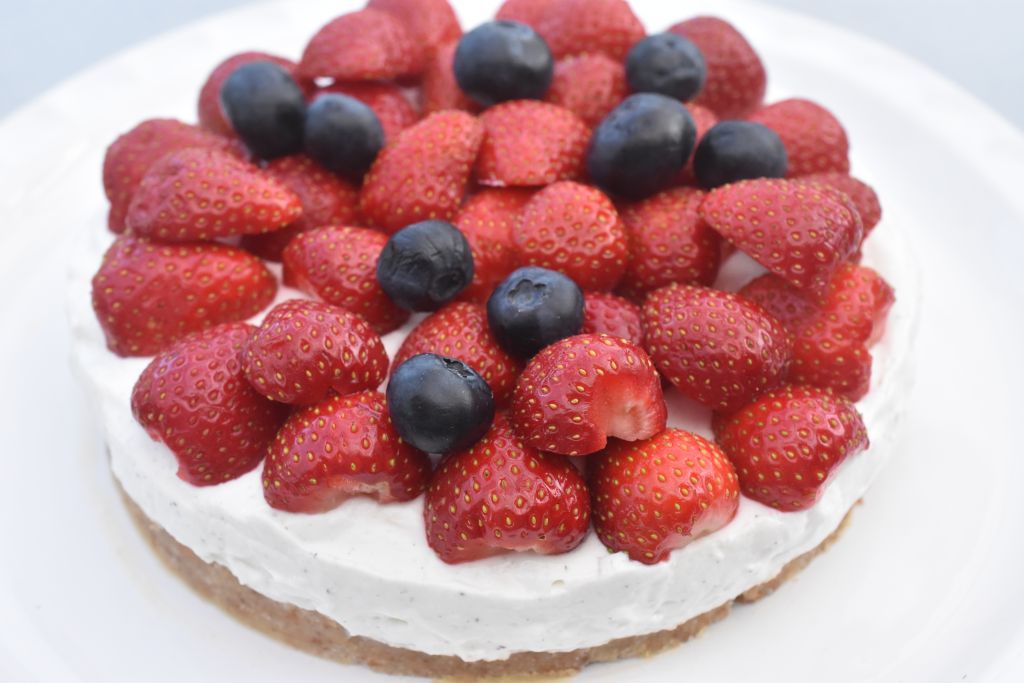 Cheesecake opskrift – nem ostekage med skyr •nogetiovnen.dk