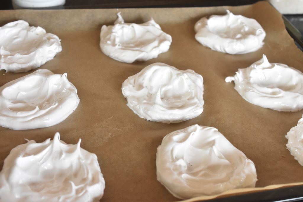 Mini pavlova opskrift – nem marengs dessert • nogetiovnen.dk