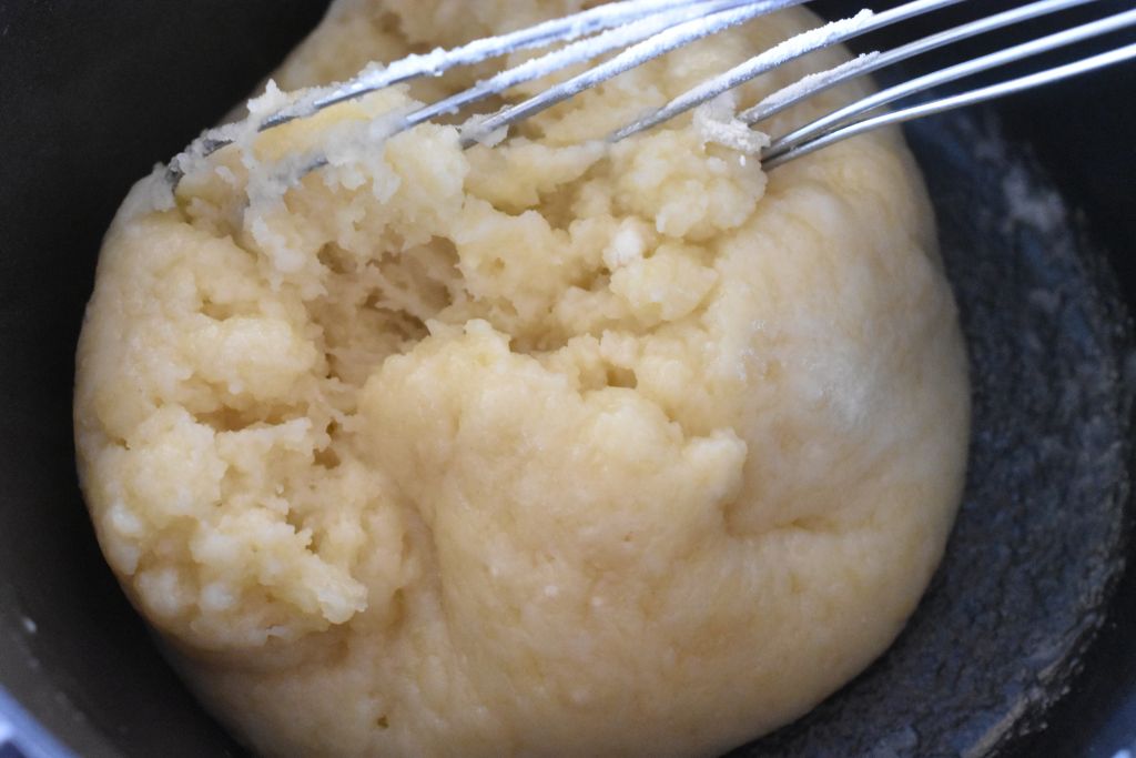 Walesstang med creme – nem vandbakkelse • nogetiovnen.dk