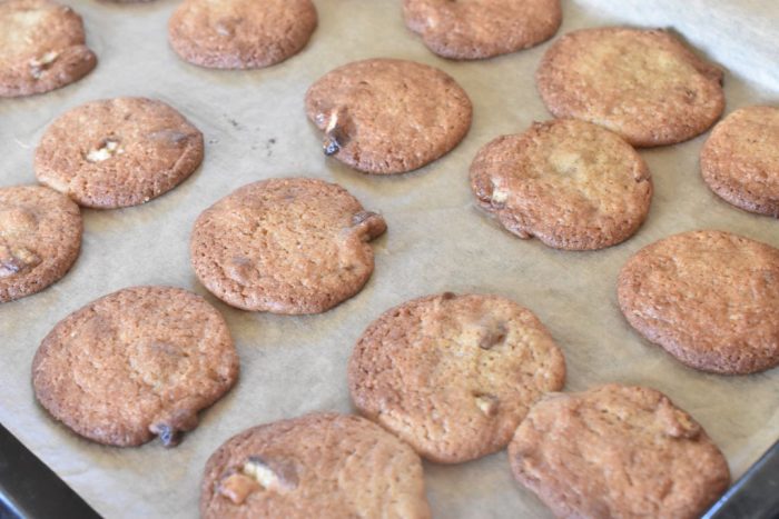 Twix cookies – opskrift på nemme småkager • nogetiovnen.dk