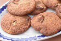 Twix cookies – opskrift på nemme småkager • nogetiovnen.dk