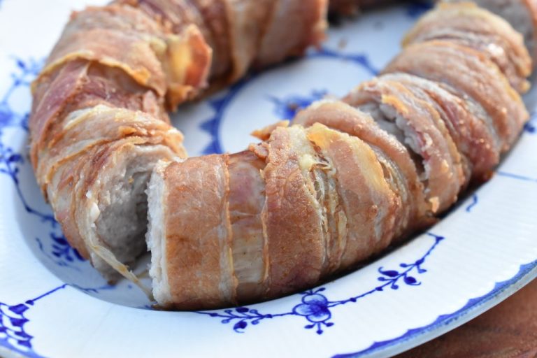 Medister med bacon i airfryer el. ovn • nogetiovnen.dk