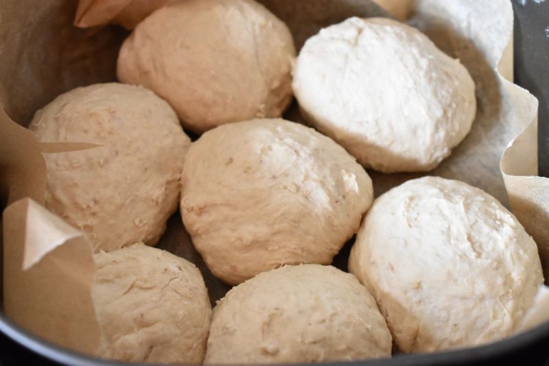 Boller i airfryer – bag brød i airfryer • nogetiovnen.dk