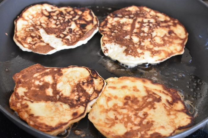 Protein pandekager med banan & skyr – opskrift