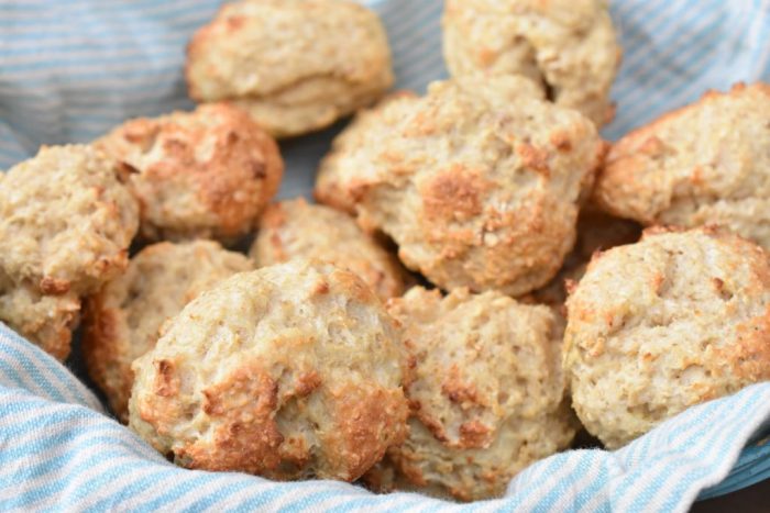 Skyrboller – sunde proteinboller med skyr • nogetiovnen.dk