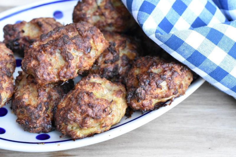 Frikadeller i ovn – nem sundere opskrift • nogetiovnen.dk