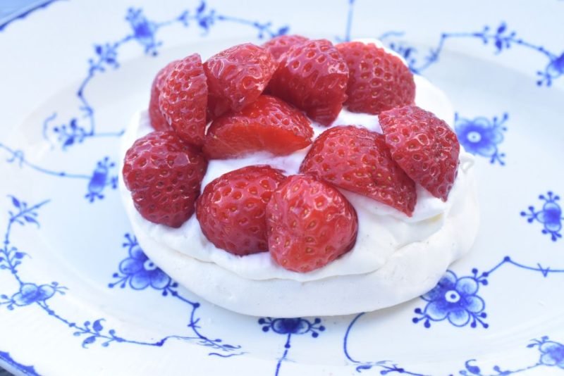 Mini pavlova opskrift – nem marengs dessert • nogetiovnen.dk