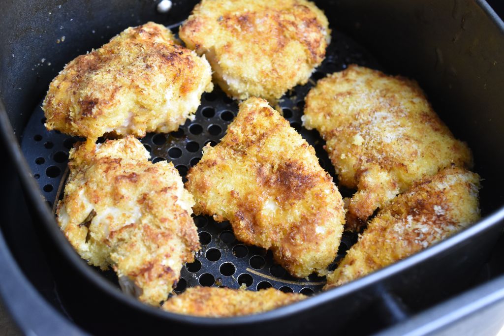 Crispy kylling i airfryer – nuggets opskrift nogetiovnen.dk