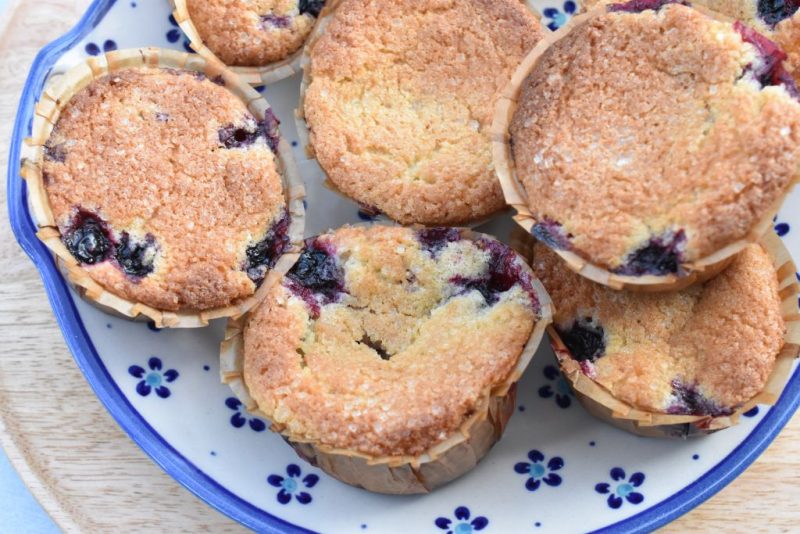 Saftige muffins med græsk yoghurt – opskrift nogetiovnen.dk