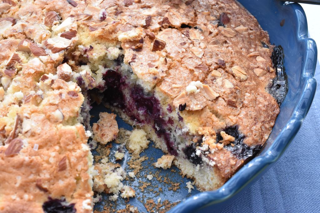 Solbærkage – nem opskrift på kage med solbær nogetiovnen.dk